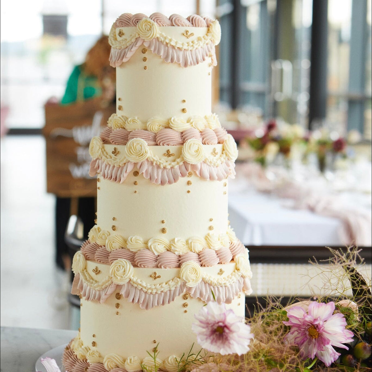 Vintage Glam: Lambeth Cakes, a Timeless Classic – Vanilla Pod Bakery